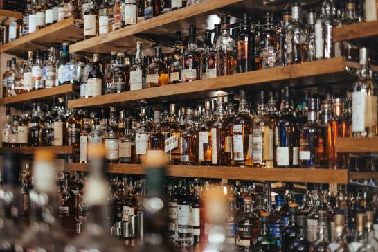 Alcohol asociado con cáncer, daño cardíaco y muerte prematura